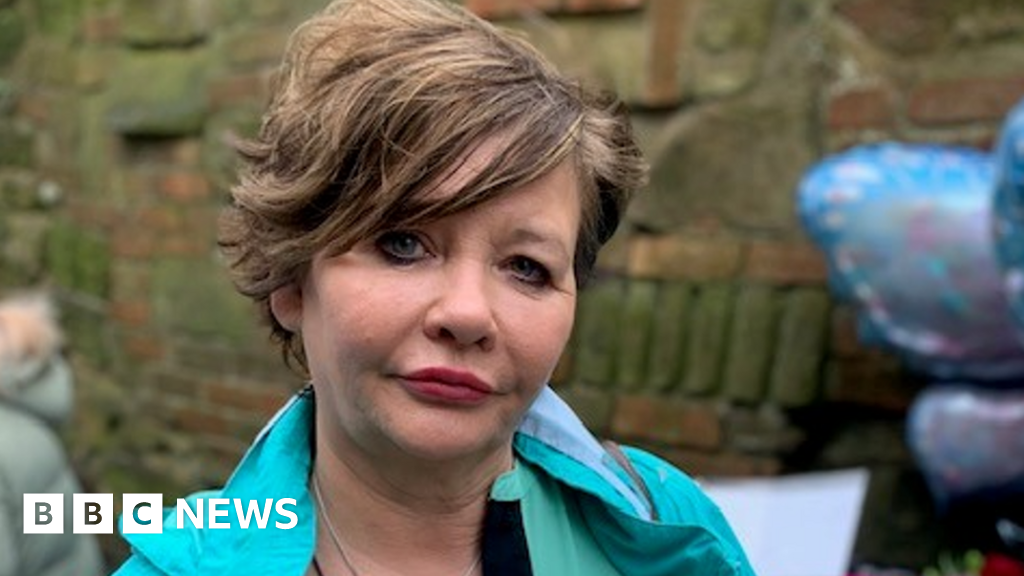 Family critical over pace of police 'hit-and-run' investigation - BBC News