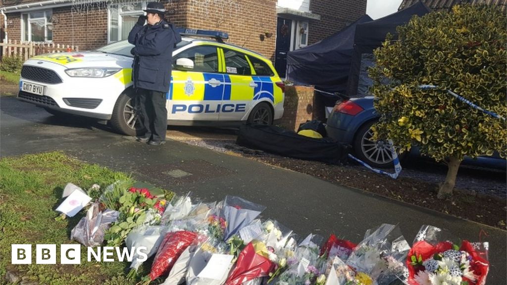 Crawley Down: Tributes paid to double murder victims - BBC News