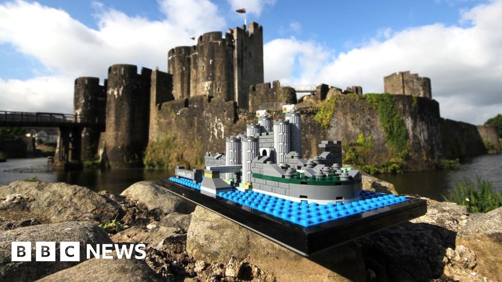 Cadw bid to immortalise Caerphilly castle in Lego - BBC News