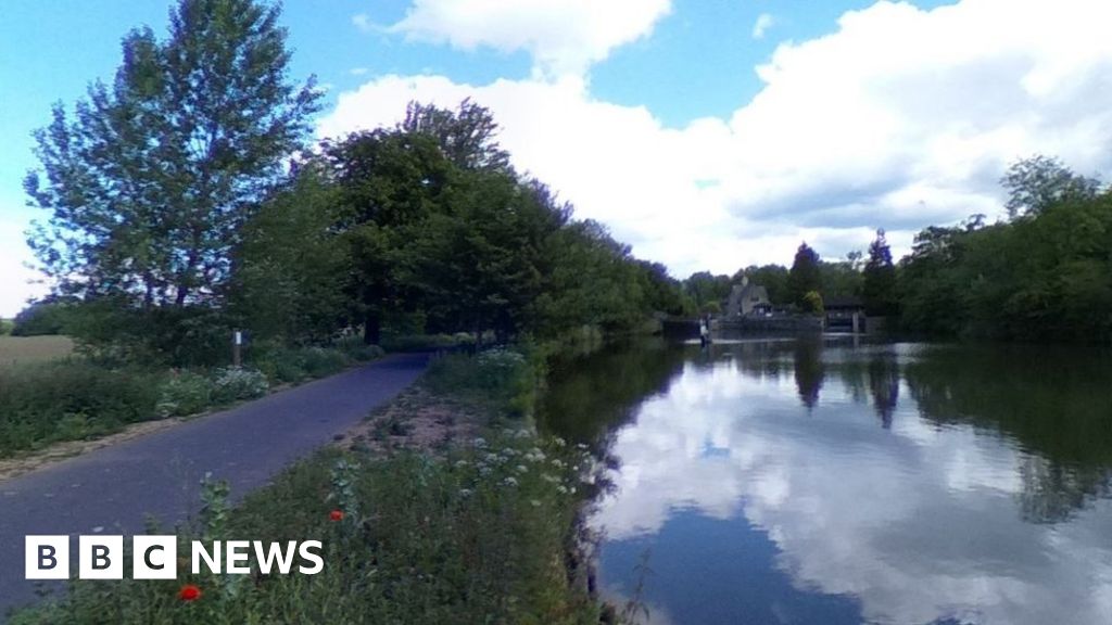 Oxford man charged with careless cycling after pedestrian, 81, dies - BBC News