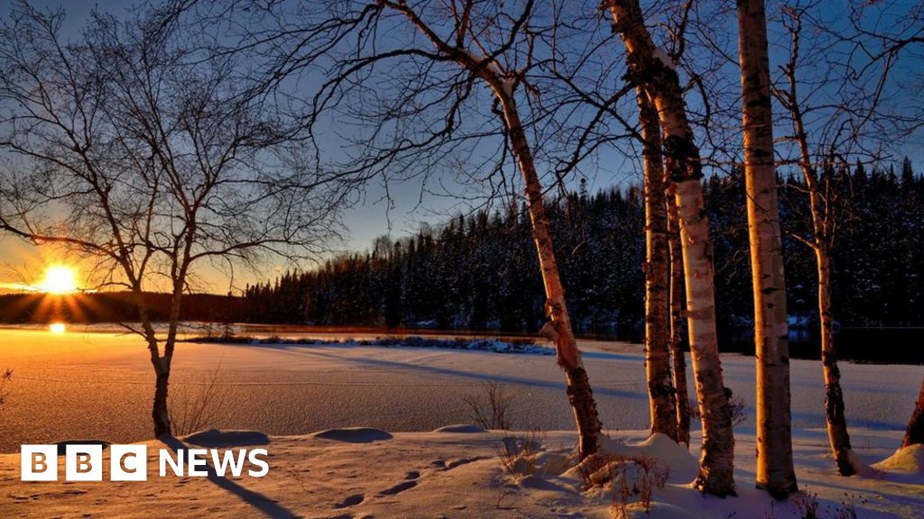 Icy conditions spark frozen loch warning - BBC News