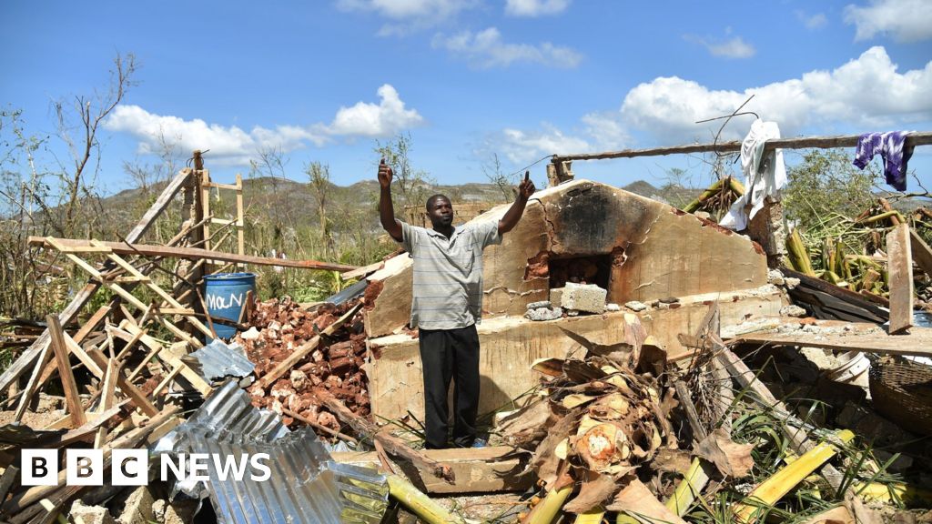 Hurricane Matthew: Haiti south '90% destroyed' - BBC News
