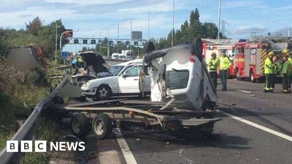 M6 near Wolverhampton and Walsall reopens after fatal crash - BBC News