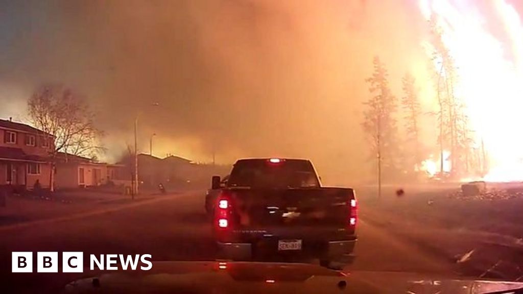 Canada wildfire: Footage shows entire street razed to ground - BBC News