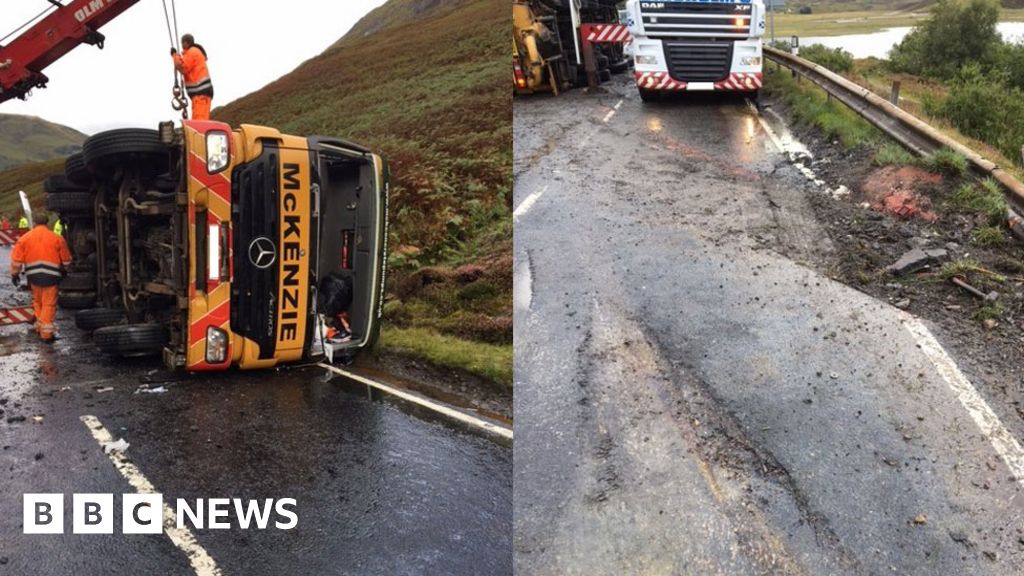 Overturned crane blocks A82 near Glencoe - BBC News