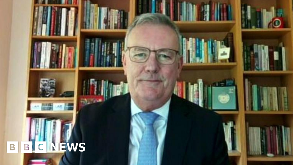 UUP conference: Nesbitt confirmed as new party leader - BBC News