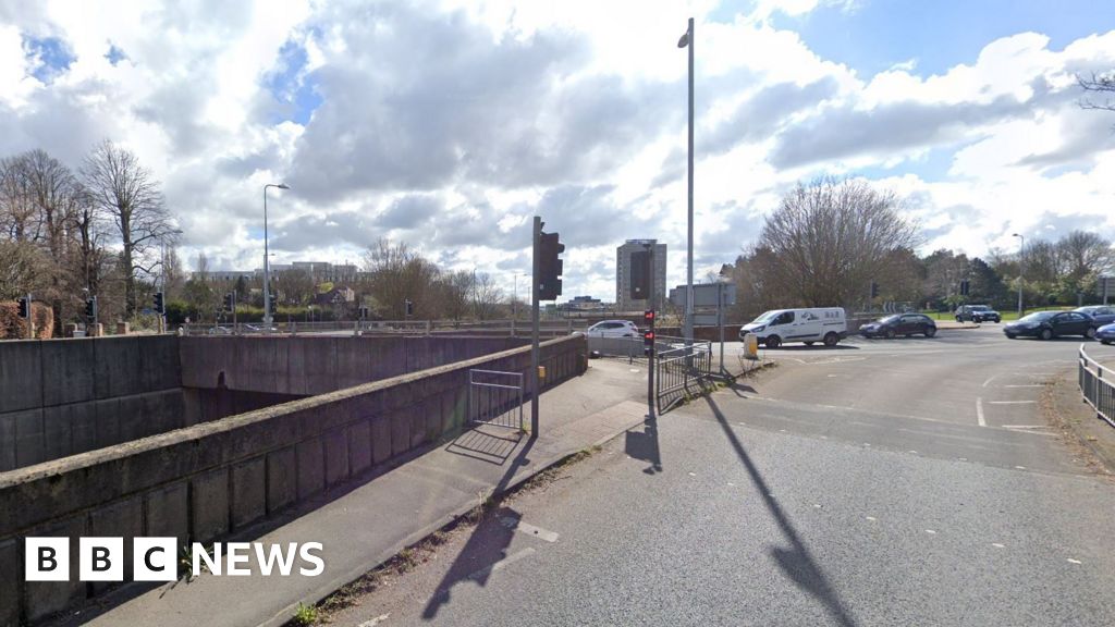 Nottingham driver warning ahead of major A52 bridge works - BBC News