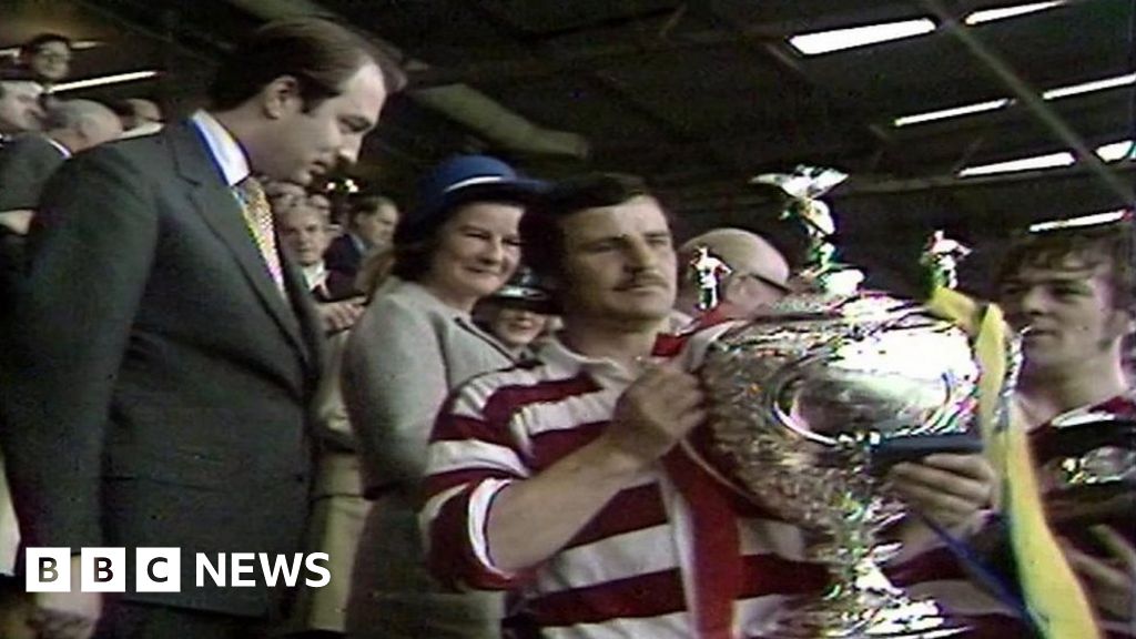 Challenge Cup: Leigh fans recall 1971 glory ahead of final - BBC News