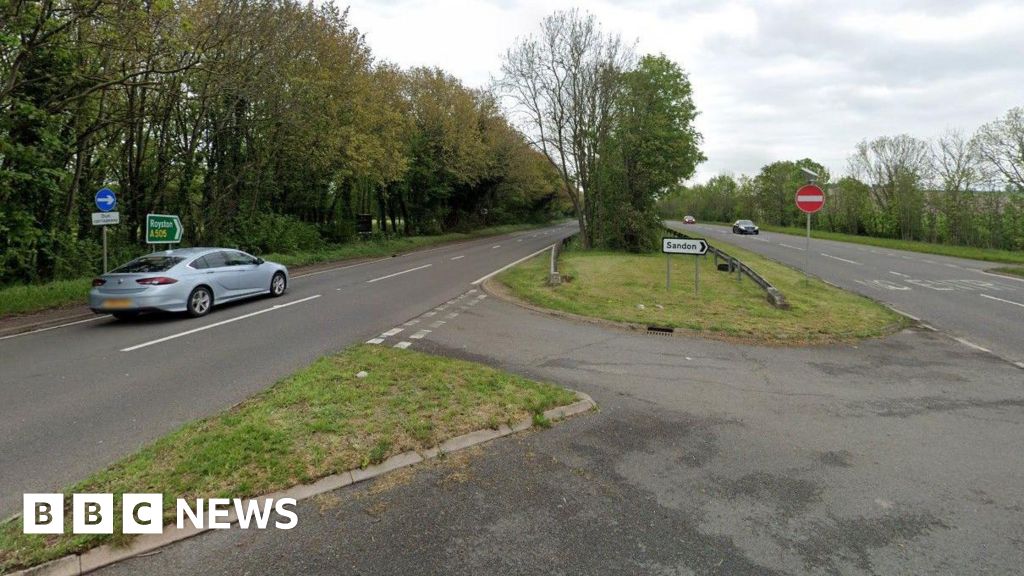 Woman in critical condition after A505 Baldock 'wrong-way' crash - BBC News