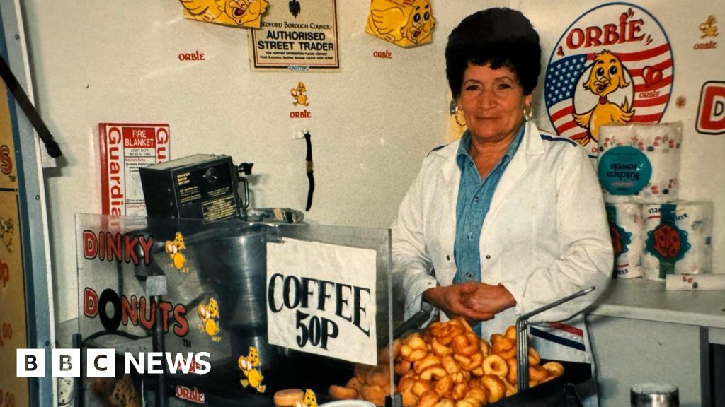 Bedford doughnut seller, 83, 'overwhelmed' by retirement wishes