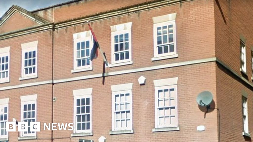 Manchester police appeal after Iraqi consulate fire - BBC News