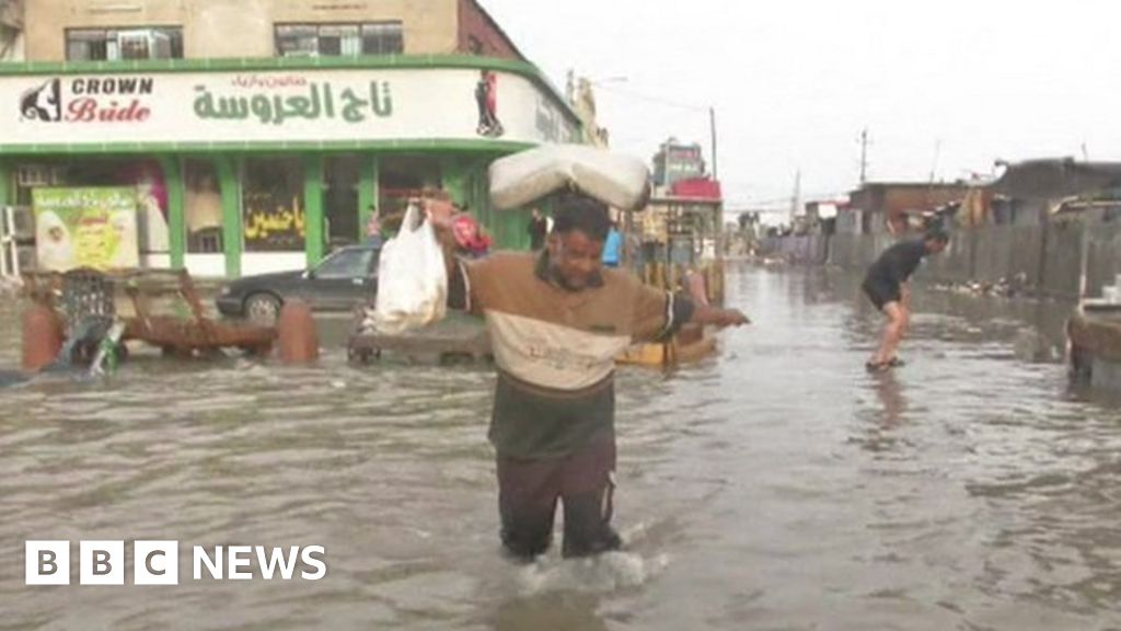 Baghdad flooding: Wading through sewage - BBC News