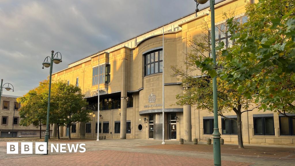 Bradford: Man assaulted police officers after machete attack