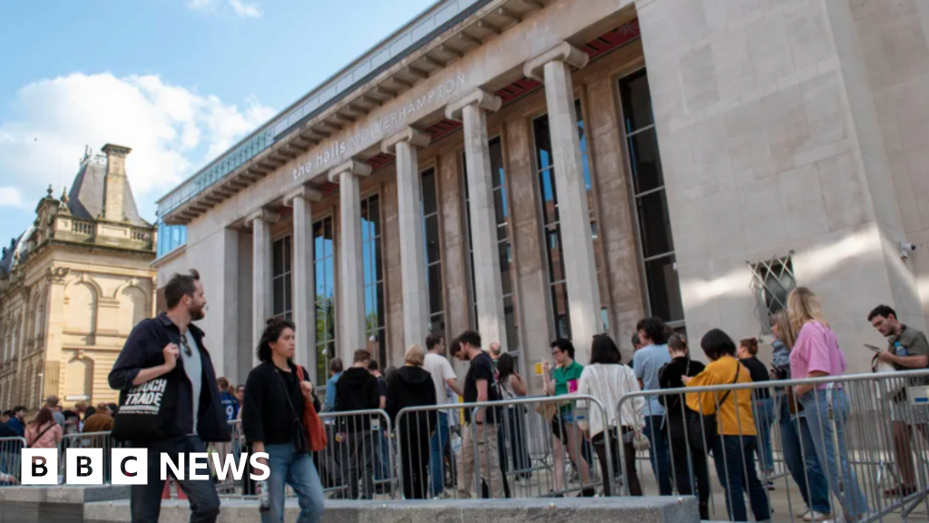 The Halls Wolverhampton recognised in construction awards - BBC News