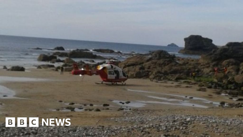 Cliff fall on Cornwall coast kills 42-year-old man - BBC News