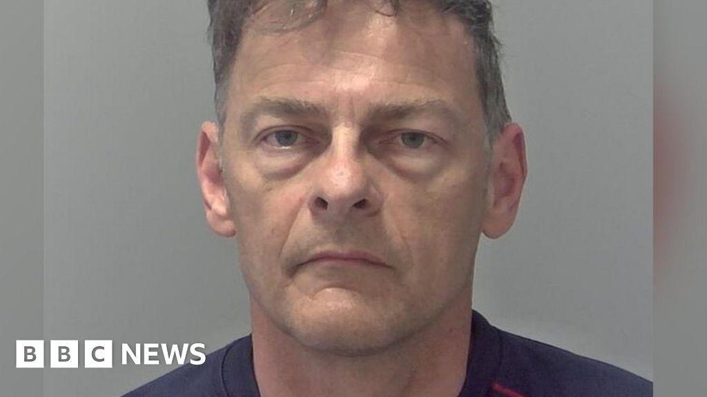 Bury St Edmunds vigilante murder arrest on police bodycam - BBC News