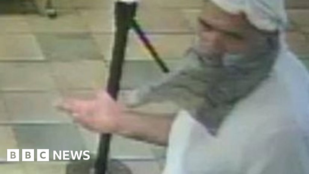 Robbery in Rhode Island thwarted by 'ignoring teens' - BBC News