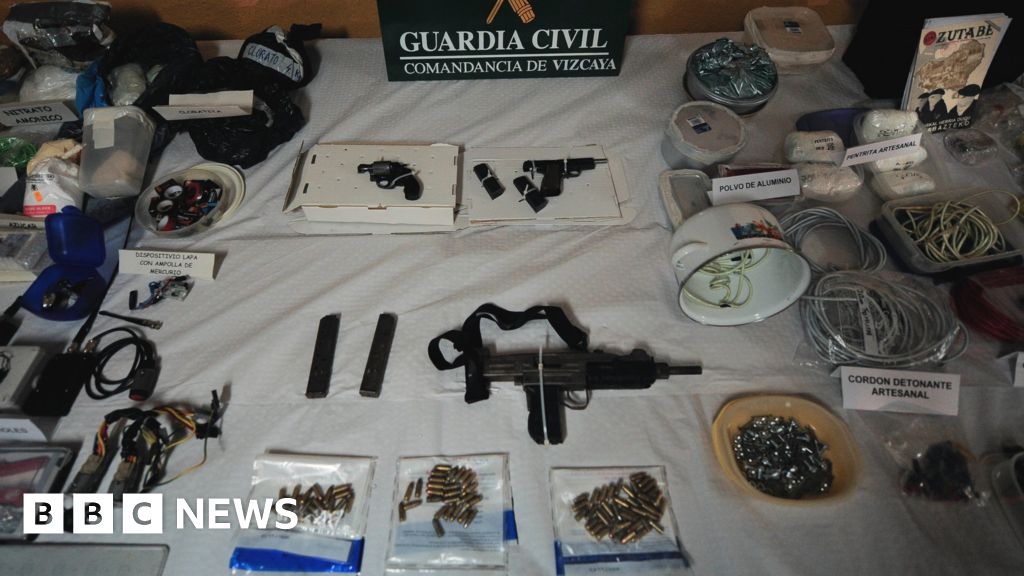 Spain: Eta militant group 'to disarm fully by 8 April' - BBC News