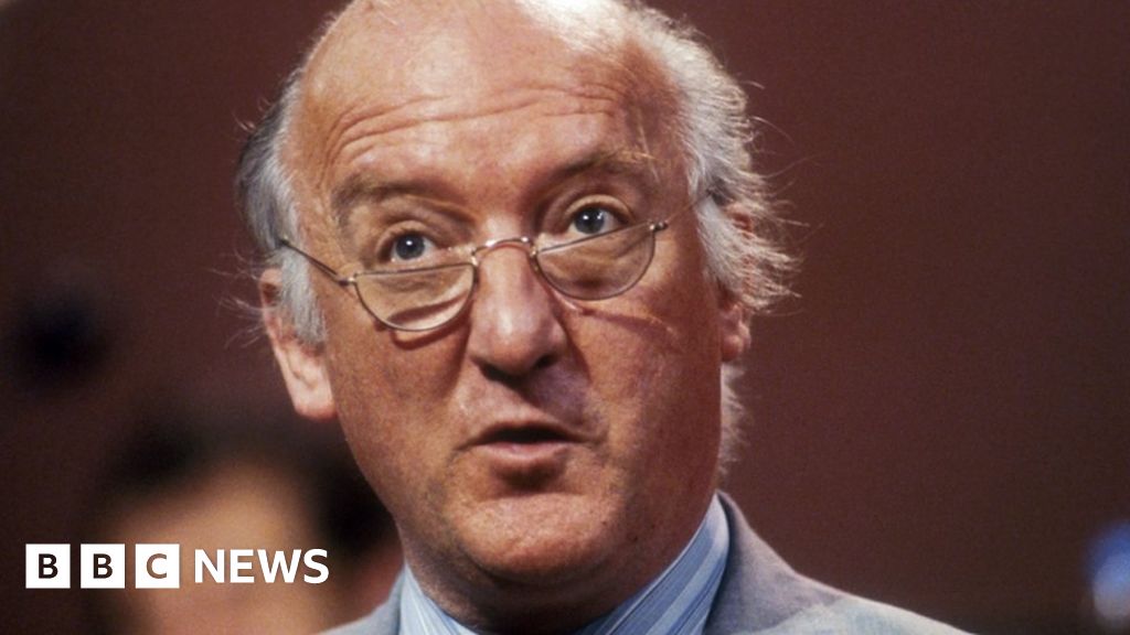 Russell's in Brussels - BBC News