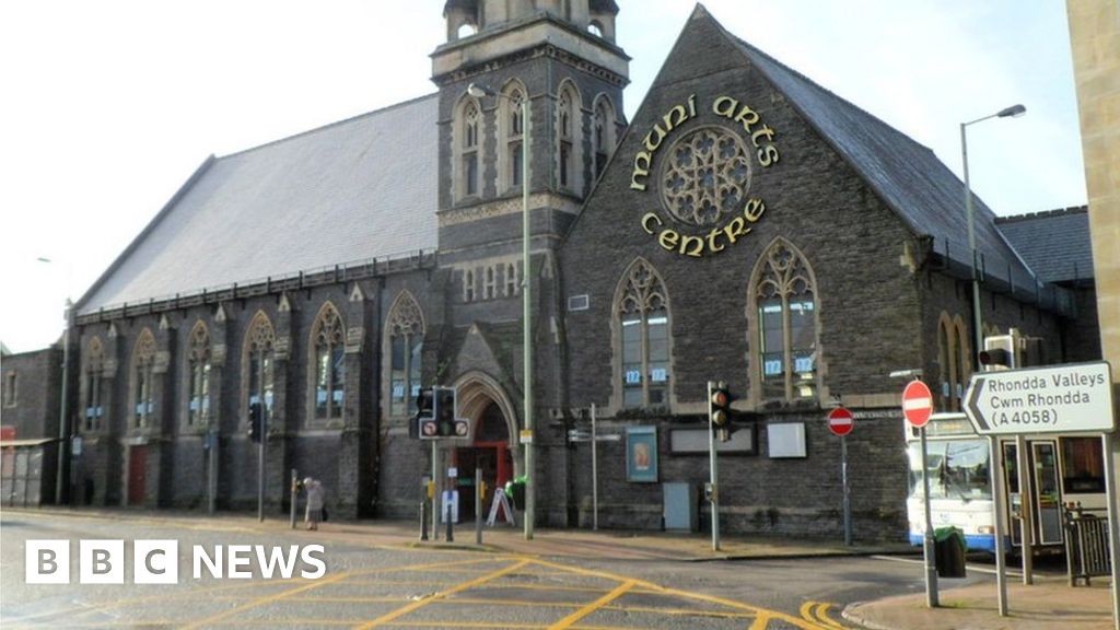 Pontypridd's Muni arts centre 'needs council support' in future - BBC News
