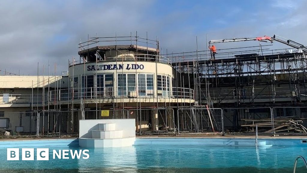 Saltdean Lido: Restoration work begins on Art Deco building - BBC News