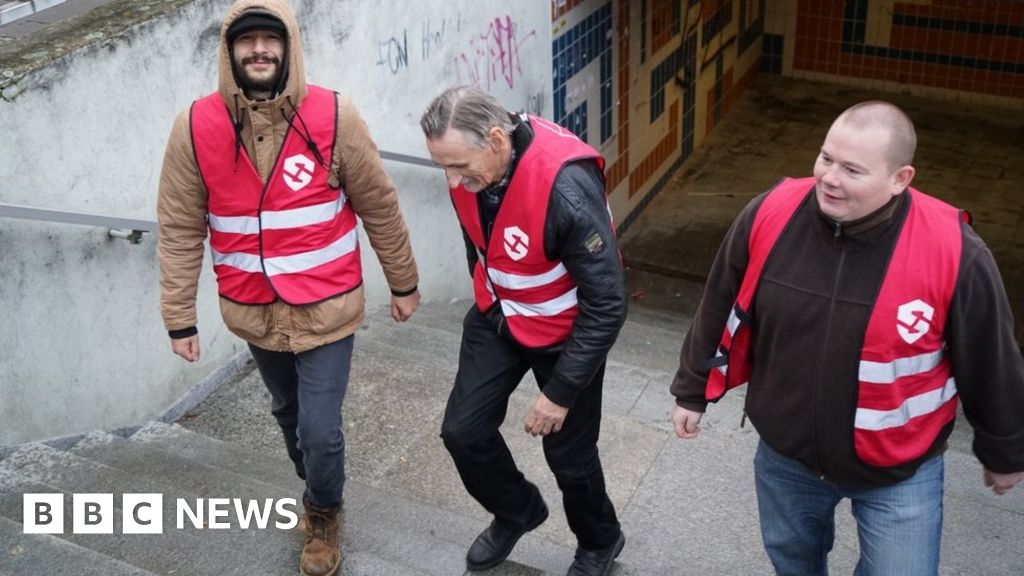 German far-right NPD threatens vigilante patrols