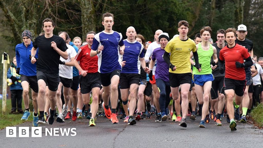 Runners mark 10 years of Scottish Parkrun - BBC News