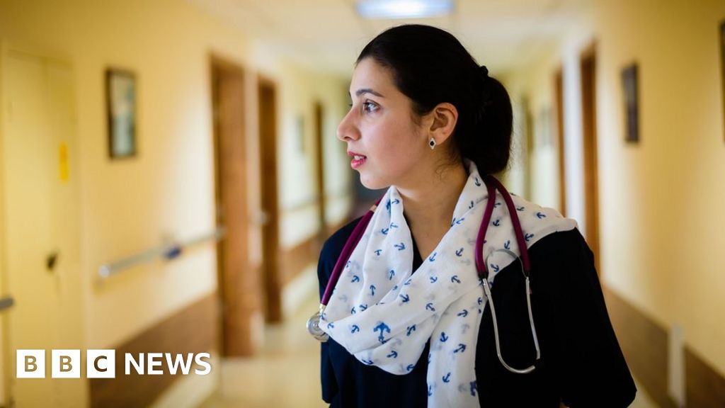 British students flock to Eastern Europe to study medicine - BBC News