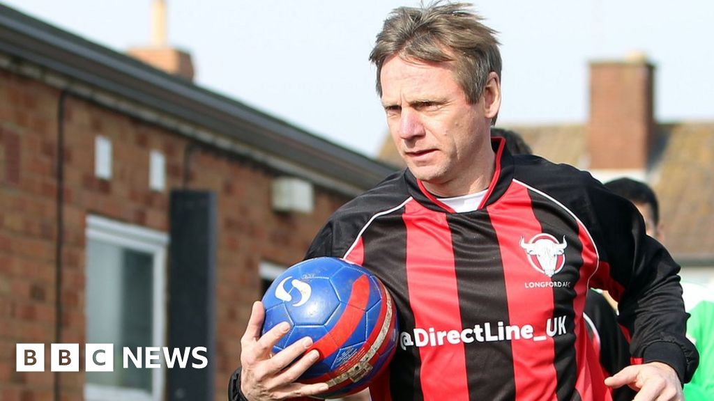 Stuart Pearce makes Longford AFC debut as sub - BBC News