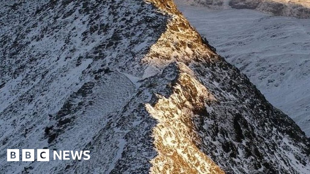 Woman airlifted from Helvellyn after 30ft fall - BBC News