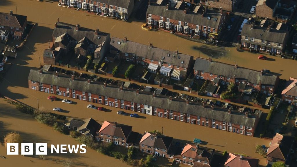 York flood defence failures raised in 2004 report - BBC News