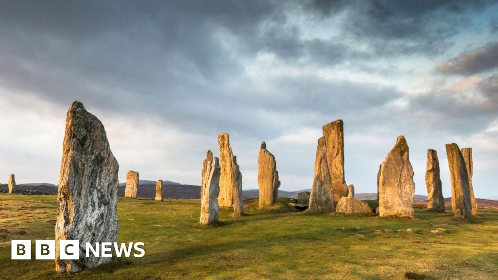 Calanais standing stones see approval for visitor centre upgrade - BBC News
