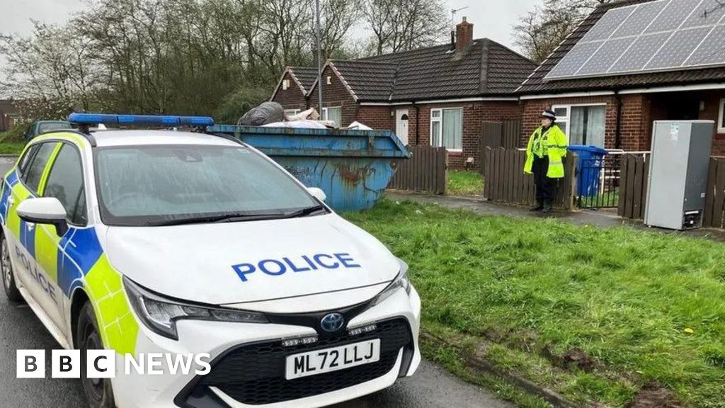 Wigan: Sixth arrest over baby remains found at house - BBC News