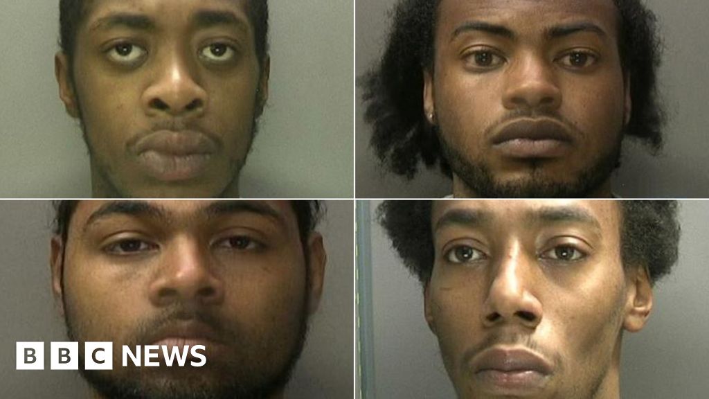 Robbery gang 'threatened baby with knife' in Coventry - BBC News