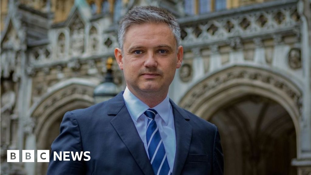 John Woodcock: Barrow ex-Labour MP will not stand at election - BBC News