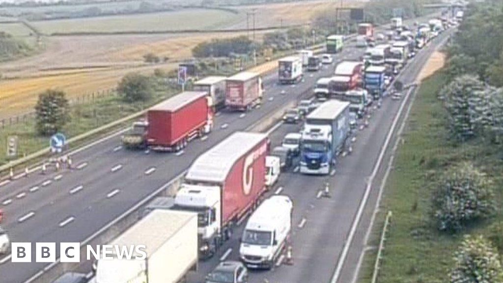M1: All lanes reopen after crash between car and lorry - BBC News