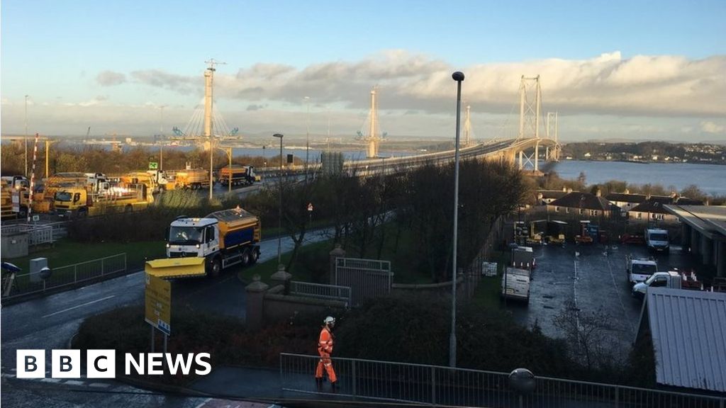 Businesses lobby John Swinney over bridge closure costs - BBC News