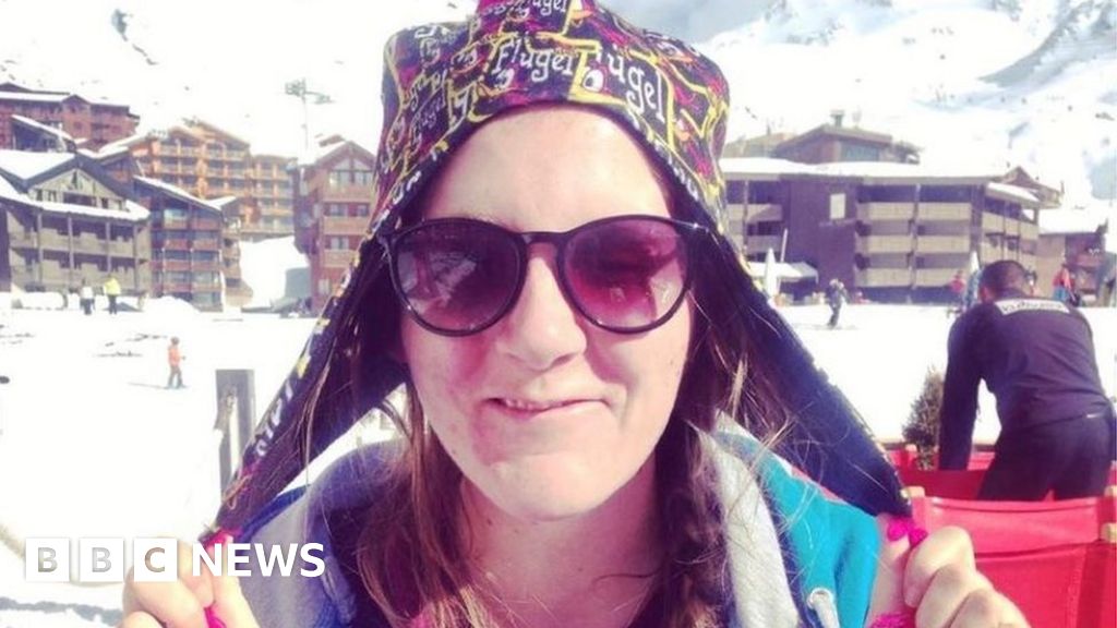 Kayleigh Harris: Snowboarder died after ski crash in French Alps - BBC News