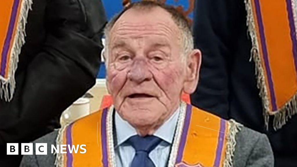 Orange Order: Wife killer Stephen Fulton quits role - BBC News