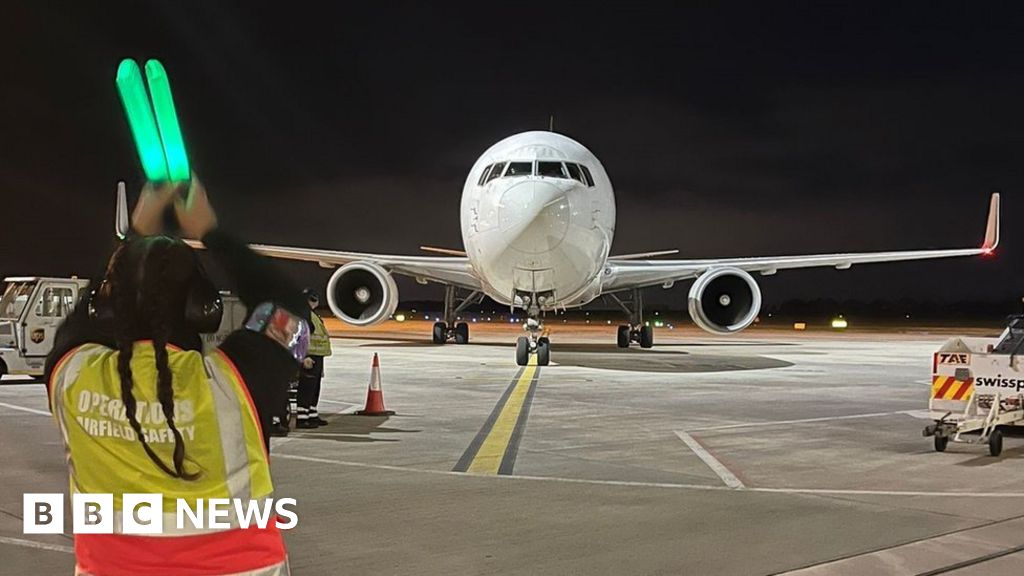 East Midlands Airport sees huge increase in cargo volumes - BBC News