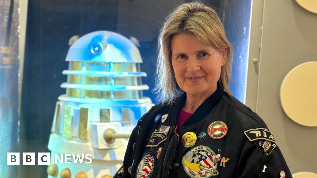 Doctor Who stars join forces for Ace book about iconic jacket - BBC News
