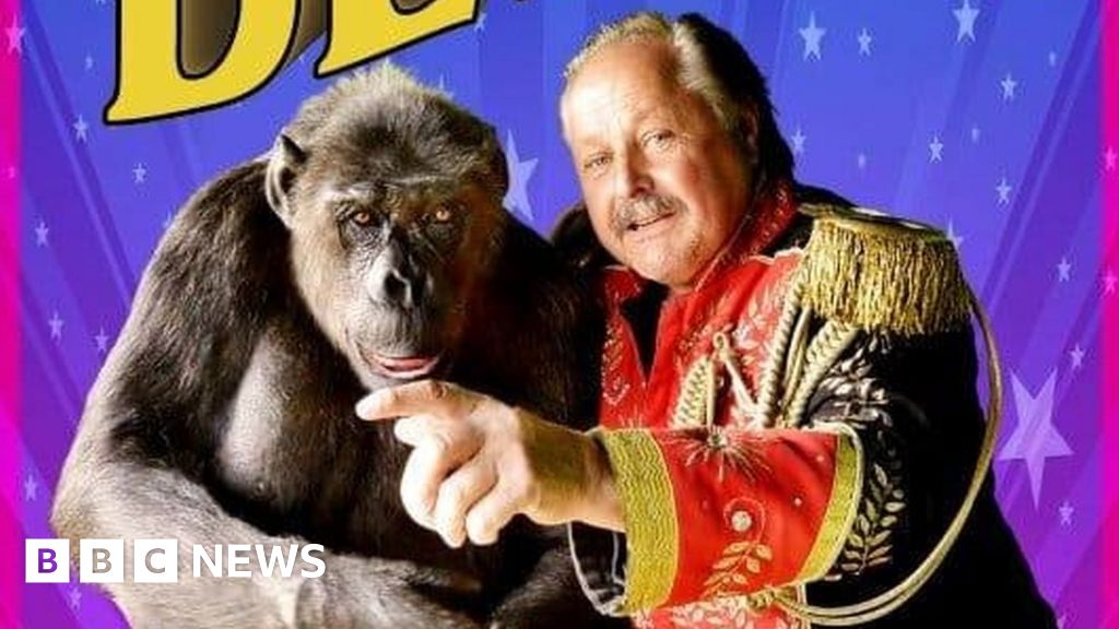 Chimpanzee Robby's circus wins German court battle to keep him - BBC News