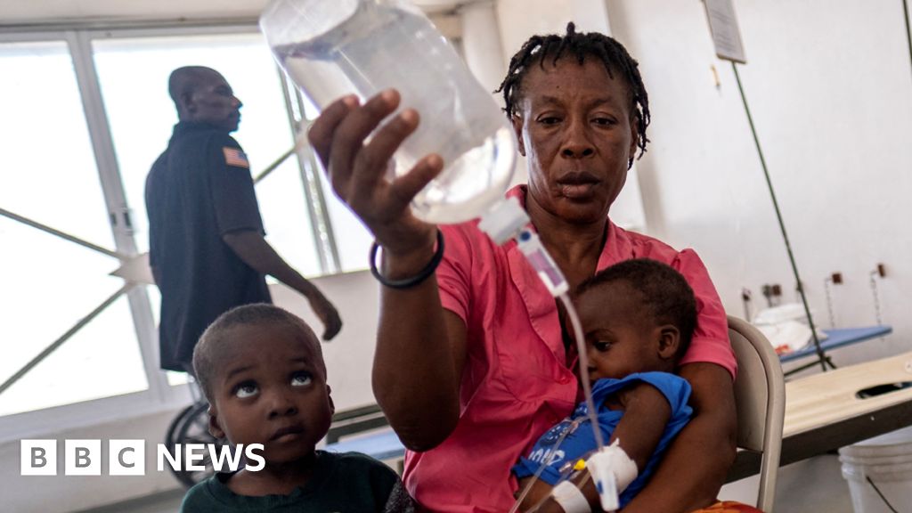 Haiti cholera outbreak worsens as cases rise - BBC News