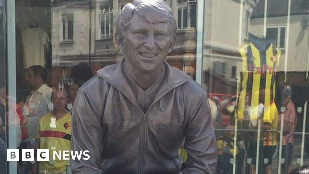Graham Taylor statue unveiled at Watford FC's ground - BBC News