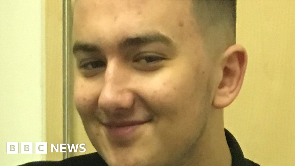 A14 Boxing Day crash deaths: Double tragedy for family - BBC News