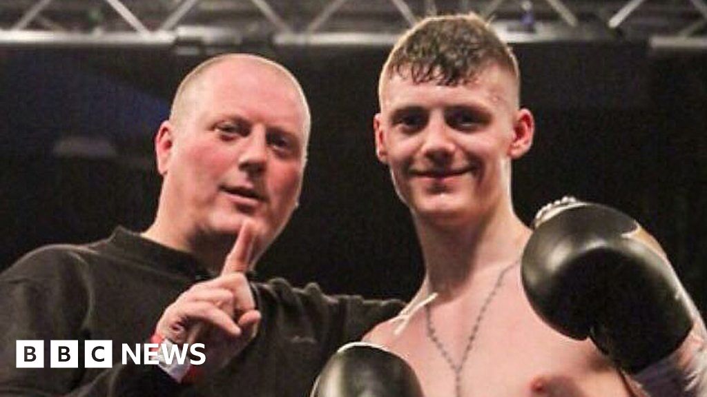 Salford boxer Luke Evans back in ring after knife attack - BBC News