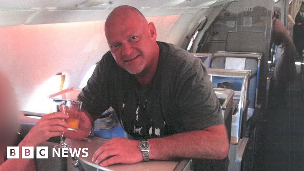 Fraudster Anthony Kemp jailed over £8m investment con - BBC News