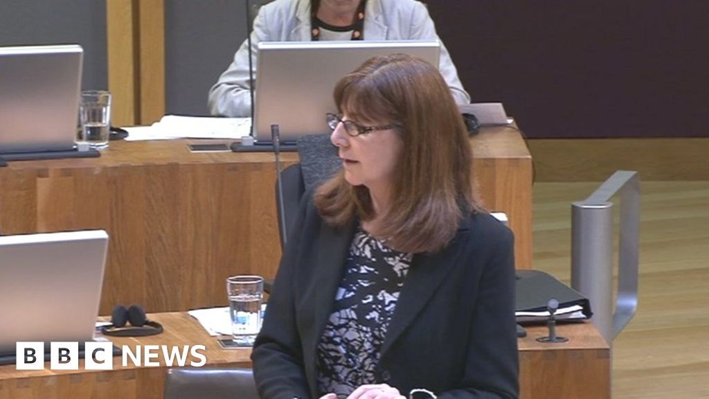 Some farmers 'perhaps not best at business' - BBC News