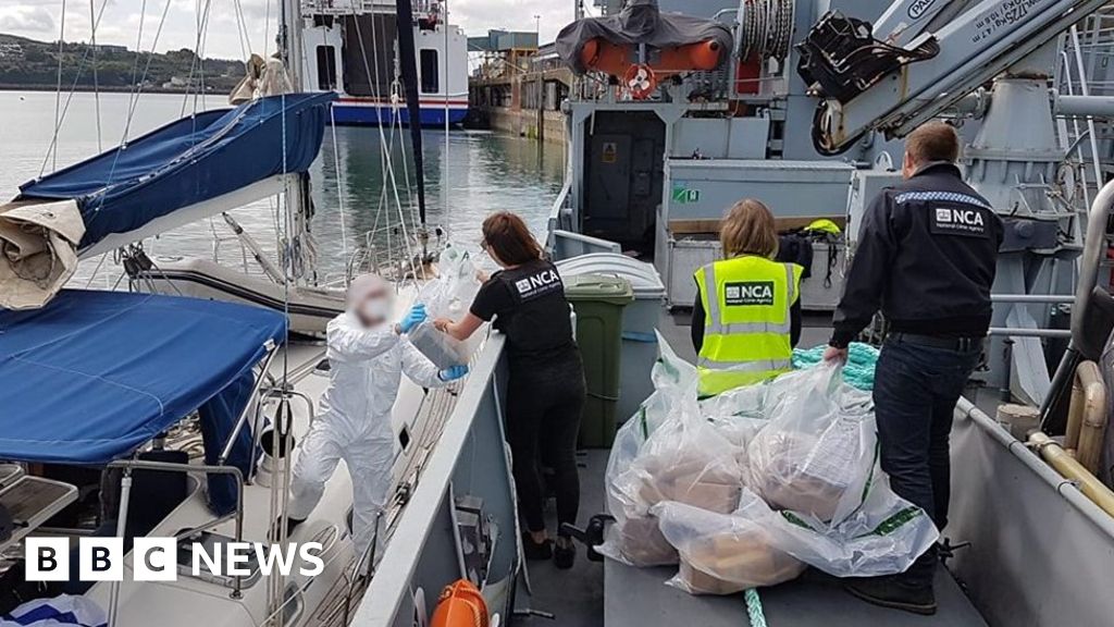 Cocaine seizure: Men caught 'red handed' with 750kg of drugs