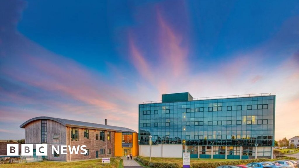 UHI college merger approved by Scottish government - BBC News